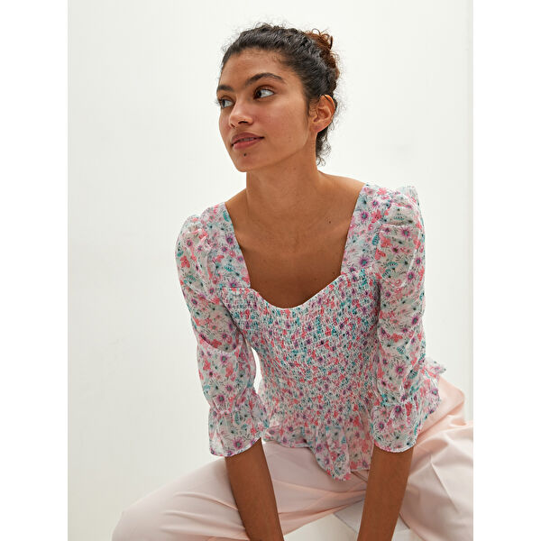 LCW CASUAL Kare Yaka Çiçekli Kısa Kollu Şifon Kumaş Kadın Bluz