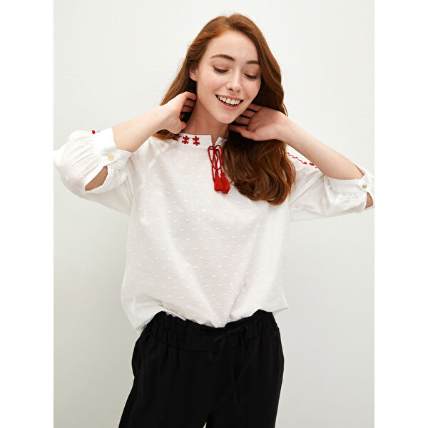 LCW CLASSIC Bağlamalı Yaka Nakışlı Poplin Kumaş Kadın Bluz