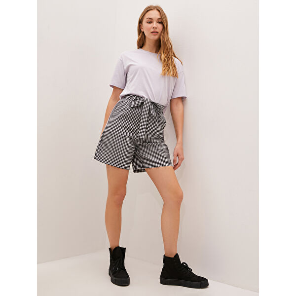 LCW CASUAL Beli Kemerli Ekose Cep Detaylı Bol Fit Poplin Kadın Şort LCW CASUAL Beli Kemerli Ekose Cep Detaylı Bol Fit Poplin Kadın Şort