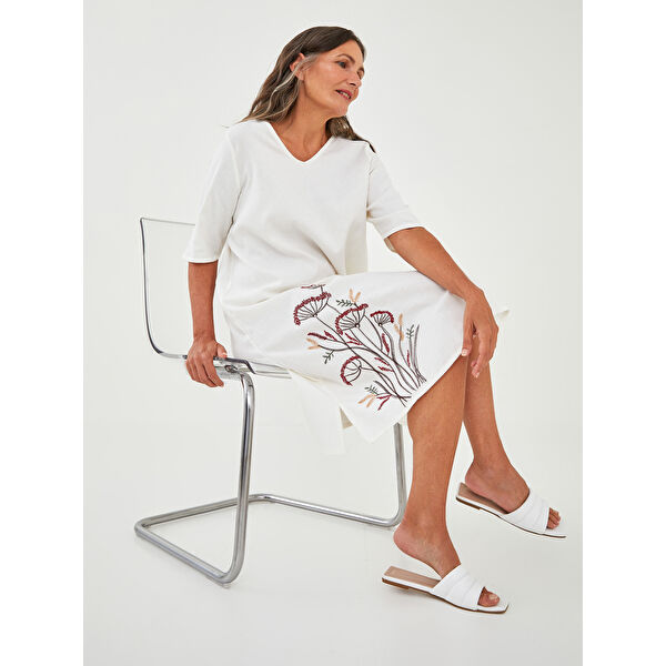 LCW GRACE V Yaka Nakışlı Kısa Kollu A Kesim Pamuklu Kadın Elbise LCW GRACE V Yaka Nakışlı Kısa Kollu A Kesim Pamuklu Kadın Elbise