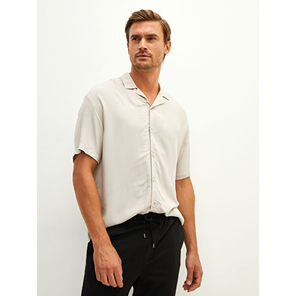 Slim Fit Resort Yaka Kısa Kollu Poplin Erkek Gömlek Slim Fit Resort Yaka Kısa Kollu Poplin Erkek Gömlek