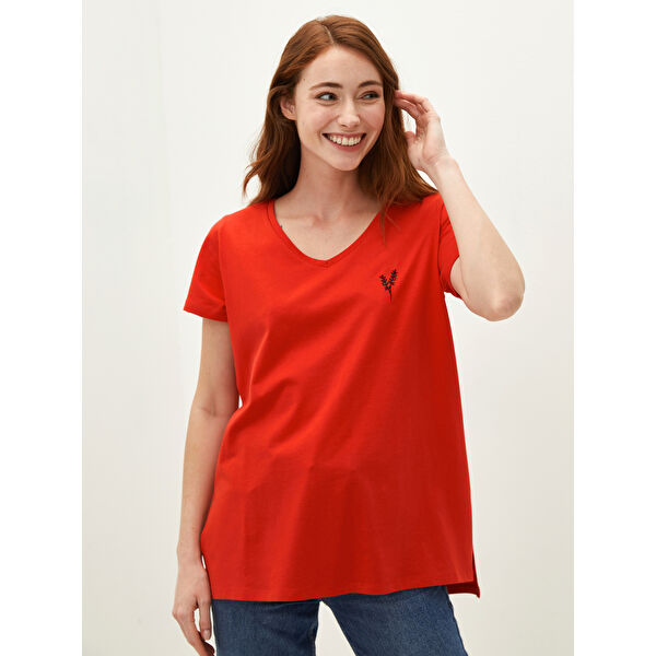 LCW CLASSIC V Yaka Nakışlı Kısa Kollu Kadın Tişört