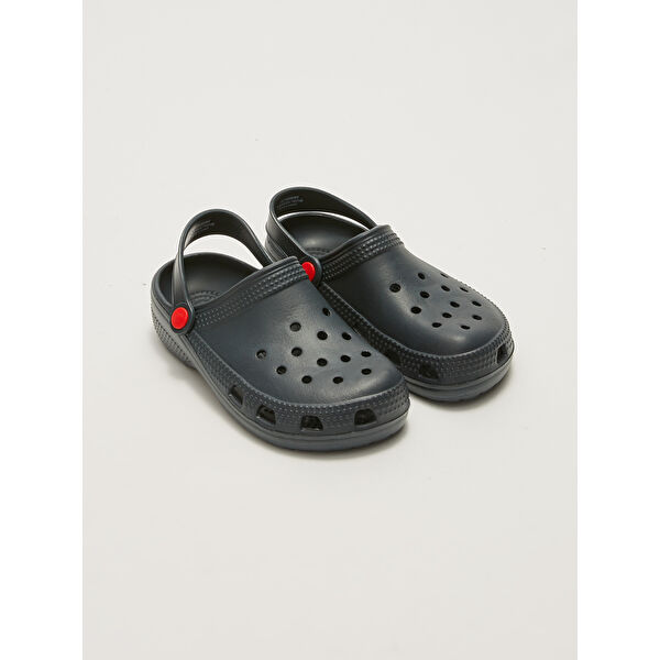 Delik Detaylı Erkek Çocuk Plaj Sandaleti