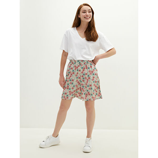 LCW BASIC Beli Lastikli Çiçekli Cep Detaylı Viskon Kadın Şort