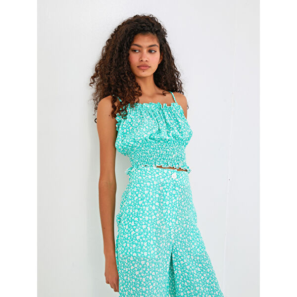 Kare Yaka Askılı Çiçekli Fırfır Detaylı Viskon Kadın Bluz