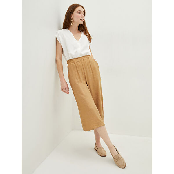 LCW BASIC Beli Lastikli Düz Cep Detaylı Belmando Kumaş Kadın Capri LCW BASIC Beli Lastikli Düz Cep Detaylı Belmando Kumaş Kadın Capri