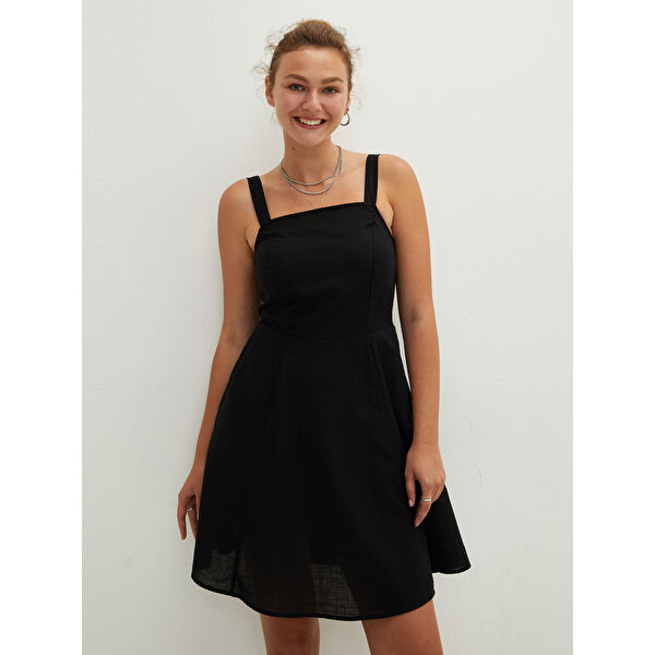 LCW CASUAL Kare Yaka Askılı Gipe Detaylı Poplin Kadın Elbise LCW CASUAL Kare Yaka Askılı Gipe Detaylı Poplin Kadın Elbise