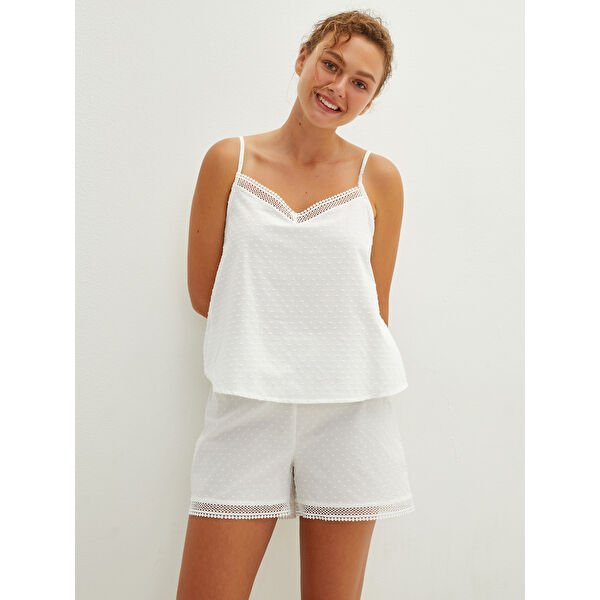 LCW DREAM V Yaka İp Askılı Nakışlı Pamuklu Kadın Şortlu Pijama Takımı LCW DREAM V Yaka İp Askılı Nakışlı Pamuklu Kadın Şortlu Pijama Takımı