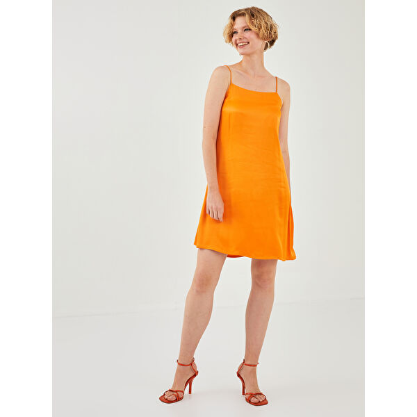 Kare Yaka Askılı Düz Saten Kumaş Kadın Elbise