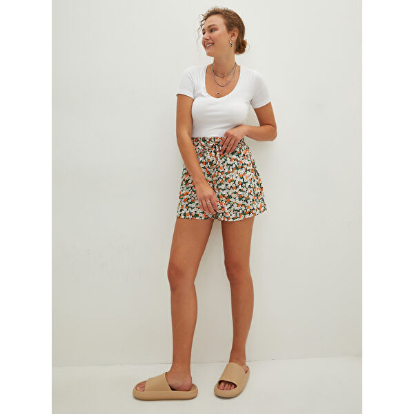 Beli Lastikli Çiçekli Cep Detaylı Viskon Kadın Bermuda Şort