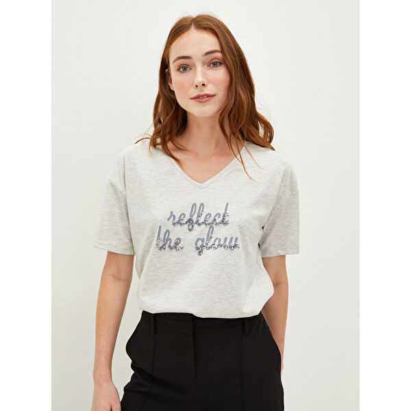 LCW CLASSIC V Yaka Pul Payet İşlemeli Kısa Kollu Kadın Tişört