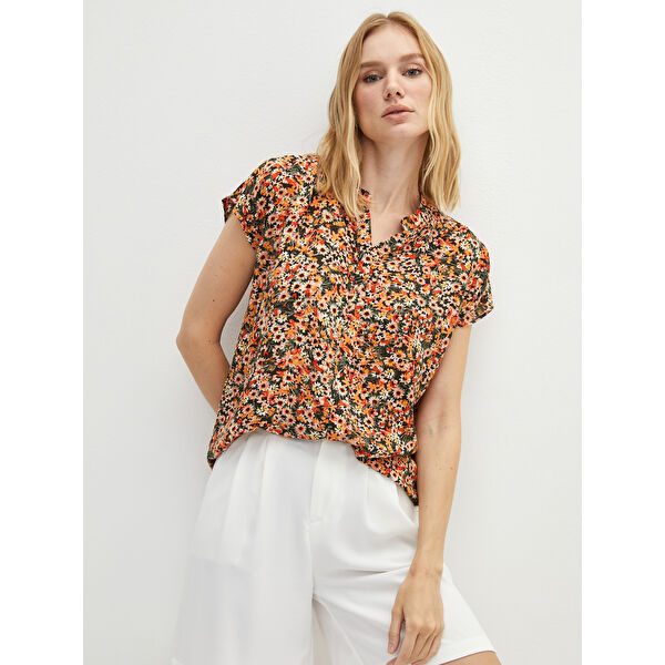 Kaçık Yaka Çiçekli Kısa Kollu Viskon Kadın Gömlek