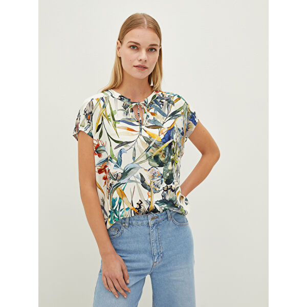 LCW CLASSIC Bağlamalı Yaka Desenli Kısa Kollu Viskon Kadın Bluz