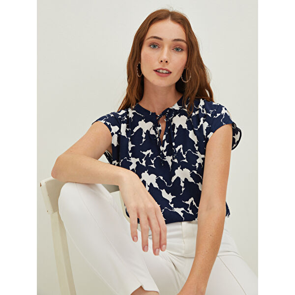 LCW CLASSIC Bağlamalı Yaka Desenli Kısa Kollu Viskon Kadın Bluz