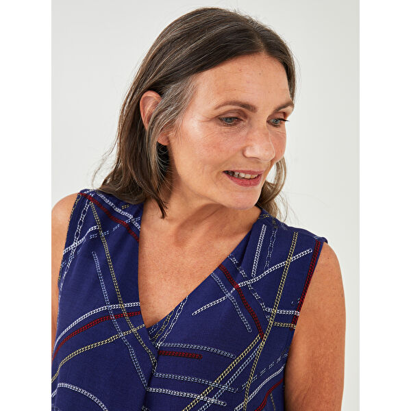 LCW GRACE V Yaka Kolsuz Desenli Viskon Kadın Bluz LCW GRACE V Yaka Kolsuz Desenli Viskon Kadın Bluz