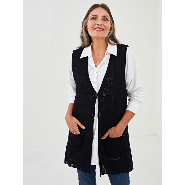 V Yaka Kendinden Desenli Kolsuz Önden Düğmeli Kadın Triko Yelek V Yaka Kendinden Desenli Kolsuz Önden Düğmeli Kadın Triko Yelek