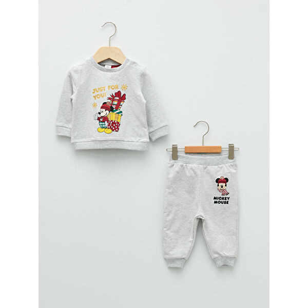 Bisiklet Yaka Uzun Kollu Mickey Mouse Baskılı Erkek Bebek Sweatshirt ve Jogger Pantolon 2'li Takım Bisiklet Yaka Uzun Kollu Mickey Mouse Baskılı Erkek Bebek Sweatshirt ve Jogger Pantolon 2'li Takım