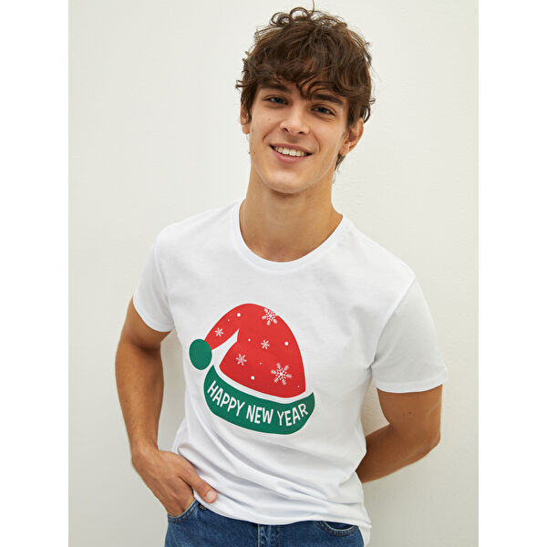 LCW CASUAL Bisiklet Yaka Kısa Kollu Yılbaşı Temalı Penye Erkek Tişört Baba ve Oğul Kombini LCW CASUAL Bisiklet Yaka Kısa Kollu Yılbaşı Temalı Penye Erkek Tişört Baba ve Oğul Kombini