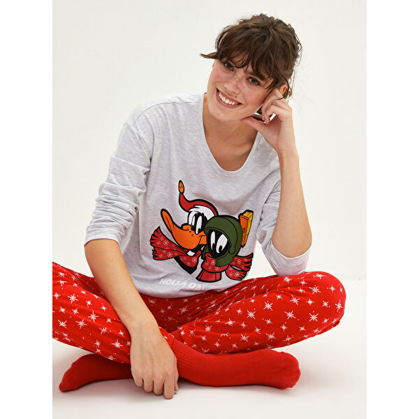 LCW DREAM Bisiklet Yaka Daffy Duck Baskılı Uzun Kollu Kadın Pijama Takımı LCW DREAM Bisiklet Yaka Daffy Duck Baskılı Uzun Kollu Kadın Pijama Takımı