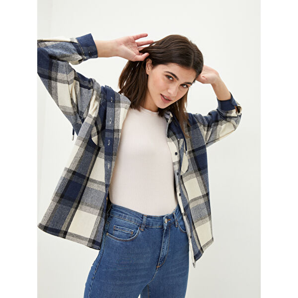 Kapüşonlu Ekose Uzun Kollu Cep Detaylı Gabardin Kadın Gömlek Ceket Kapüşonlu Ekose Uzun Kollu Cep Detaylı Gabardin Kadın Gömlek Ceket