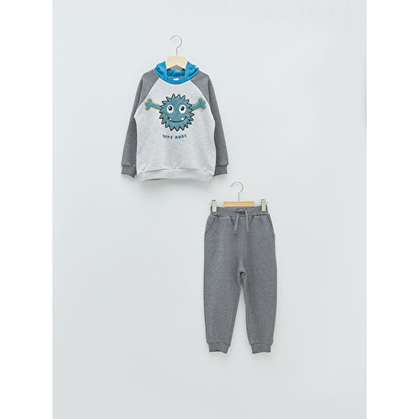 Kapüşon Yaka Uzun Kollu Baskılı Erkek Bebek Sweatshirt ve Pantolon Kapüşon Yaka Uzun Kollu Baskılı Erkek Bebek Sweatshirt ve Pantolon