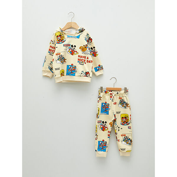 Kapüşonlu Uzun Kollu Disney Baskılı Erkek Bebek Sweatshirt ve Pantolon 2'li Takım Kapüşonlu Uzun Kollu Disney Baskılı Erkek Bebek Sweatshirt ve Pantolon 2'li Takım