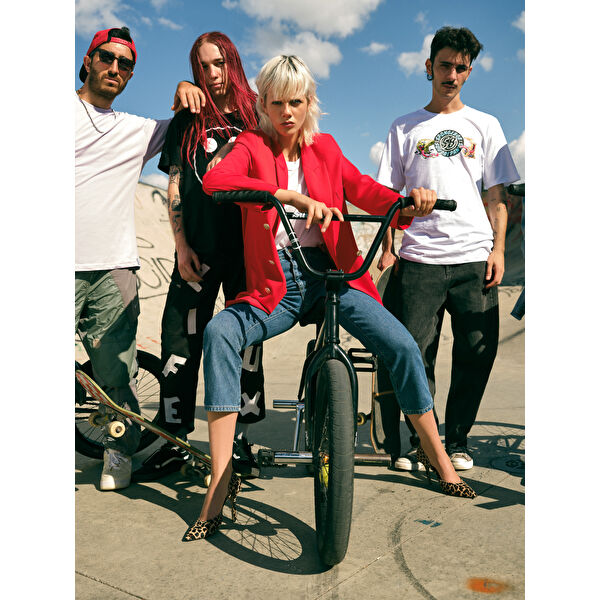 NUR BİLEN YAVUZER X LC WAIKIKI YÜKSEK BEL STRAIGHT FİT CEP DETAYLI KADIN RODEO JEAN PANTOLON NUR BİLEN YAVUZER X LC WAIKIKI YÜKSEK BEL STRAIGHT FİT CEP DETAYLI KADIN RODEO JEAN PANTOLON