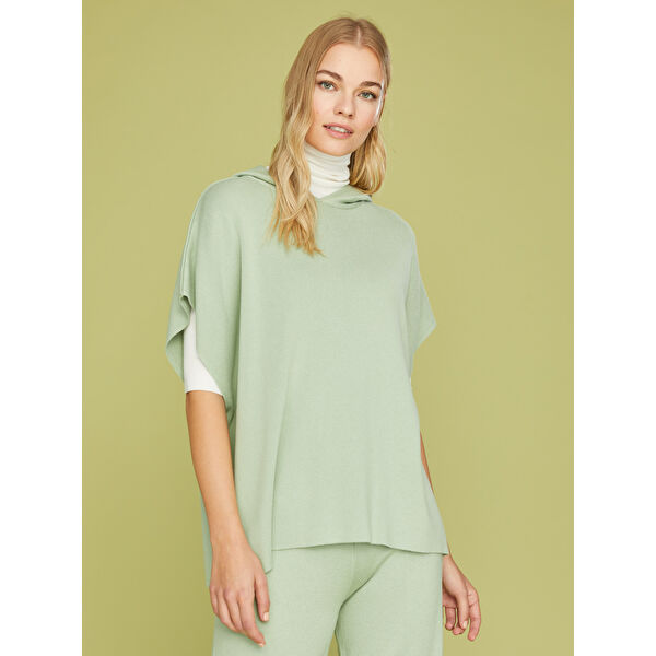 Kapüşonlu Düz Kısa Kollu Kadın Triko Panço Kapüşonlu Düz Kısa Kollu Kadın Triko Panço