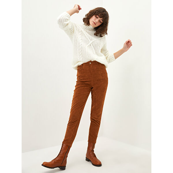 LCW CASUAL Standart Fit Bilek Boy Cep Detaylı Kadın Kadife Pantolon LCW CASUAL Standart Fit Bilek Boy Cep Detaylı Kadın Kadife Pantolon