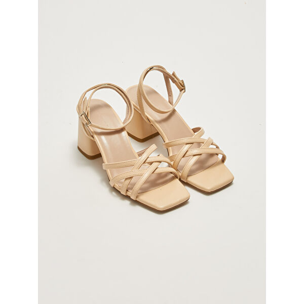Deri Görünümlü Çapraz Bantlı Topuklu Kadın Sandalet Deri Görünümlü Çapraz Bantlı Topuklu Kadın Sandalet