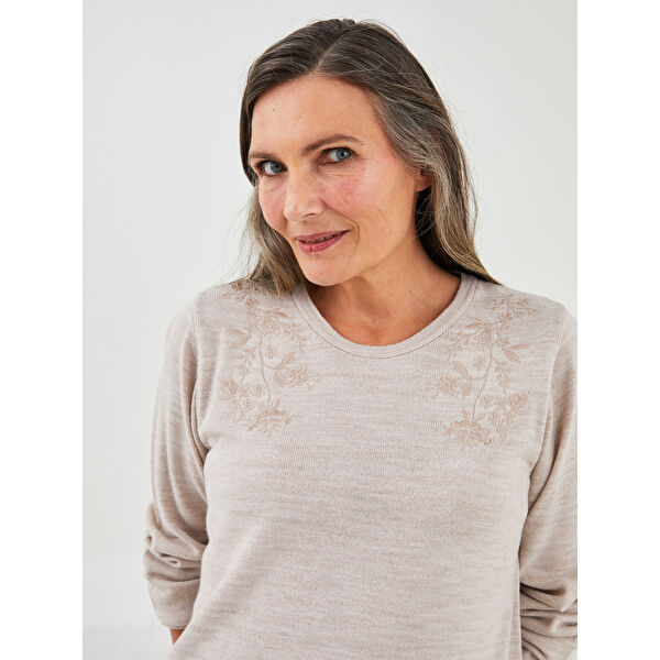 Bisiklet Yaka Nakışlı Uzun Kollu Kadın Triko Kazak