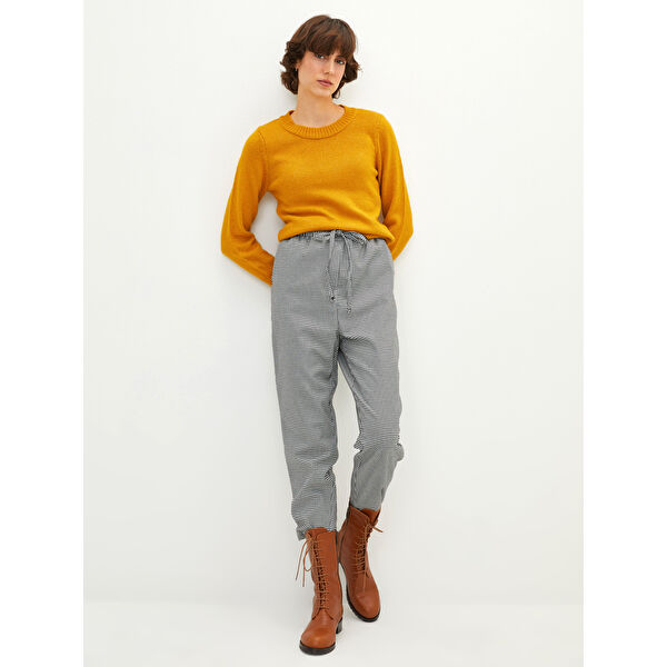 Beli Lastikli Düz Rahat Kalıp Cep Detaylı Kadın Pantolon Beli Lastikli Düz Rahat Kalıp Cep Detaylı Kadın Pantolon