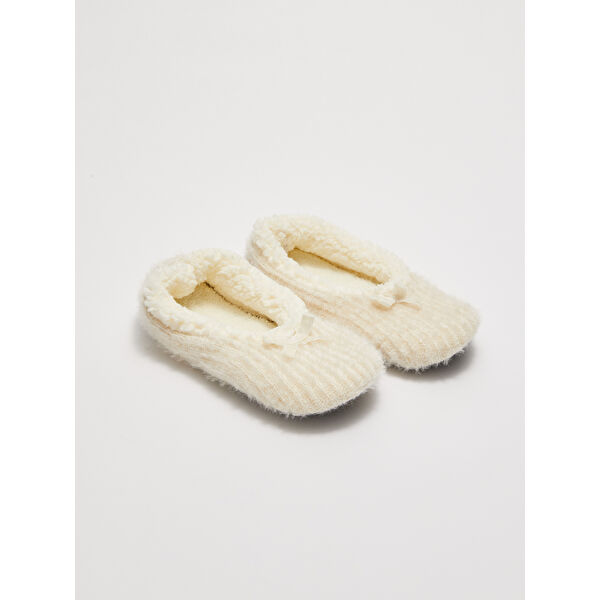 Fiyonk Detaylı Pelüş Kadın Ev Patiği Fiyonk Detaylı Pelüş Kadın Ev Patiği