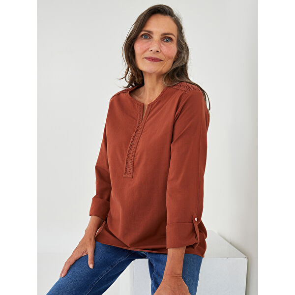 Kaçık Yaka Nakışlı Uzun Kollu Pamuklu Kadın Bluz Kaçık Yaka Nakışlı Uzun Kollu Pamuklu Kadın Bluz