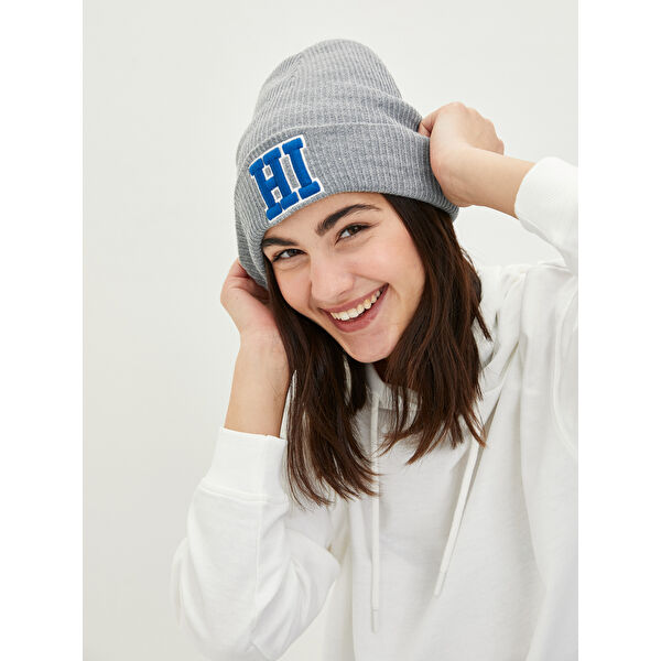 Etiket Nakışlı Kadın Triko Bere