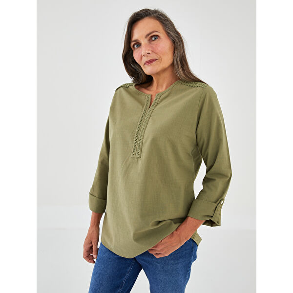 Kaçık Yaka Nakışlı Uzun Kollu Pamuklu Kadın Bluz