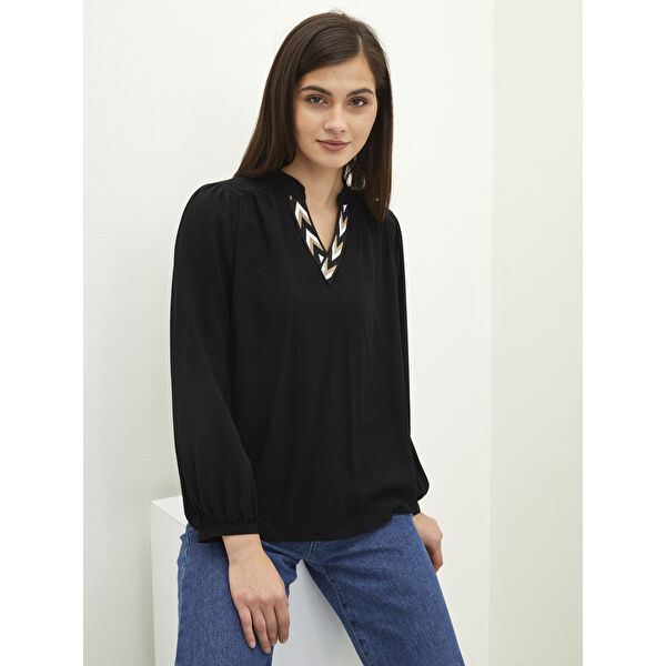Kaçık Yaka Nakışlı Uzun Kollu Viskon Kadın Bluz