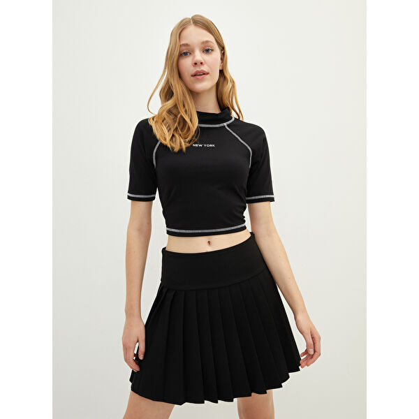 Dik Yaka Yazı Baskılı Kısa Kollu Kadın Tişört