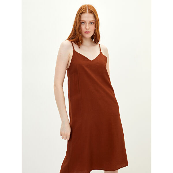 LCW DREAM V Yaka Düz Askılı Viskon Kadın Gecelik