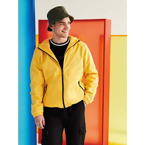 LCW CASUAL Standart Kalıp Kapüşonlu İnce Erkek Mont LCW CASUAL Standart Kalıp Kapüşonlu İnce Erkek Mont