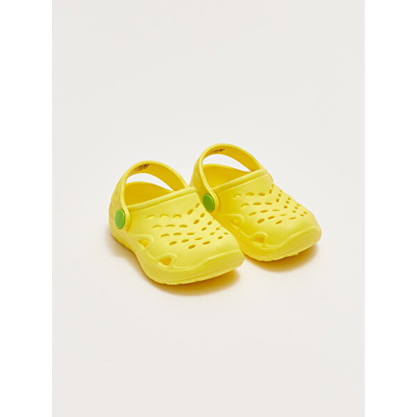 Delikli Toka Detaylı Erkek Bebek Plaj Sandaleti