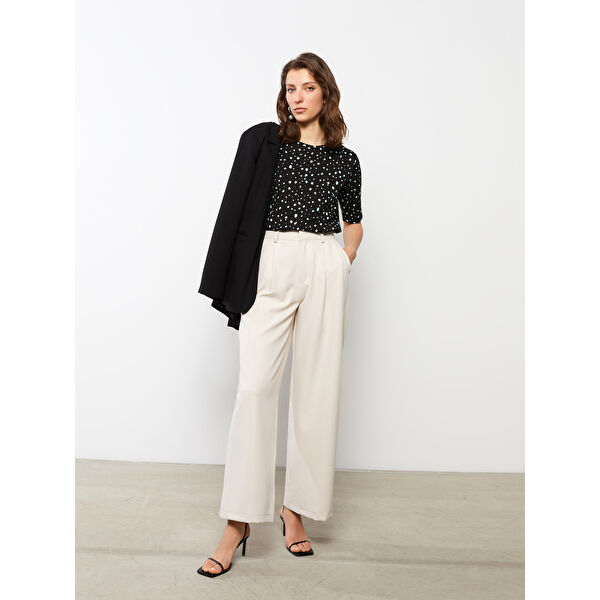 Bisiklet Yaka Puantiyeli Kısa Kollu Pamuklu Kadın Tişört