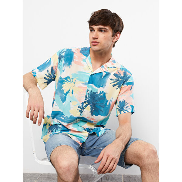 LCW CASUAL Regular Fit Resort Yaka Kısa Kollu Desenli Viskon Erkek Gömlek