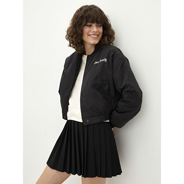 LCW CASUAL Kolej Yaka Nakışlı Uzun Kollu Kadın Yağmurluk LCW CASUAL Kolej Yaka Nakışlı Uzun Kollu Kadın Yağmurluk