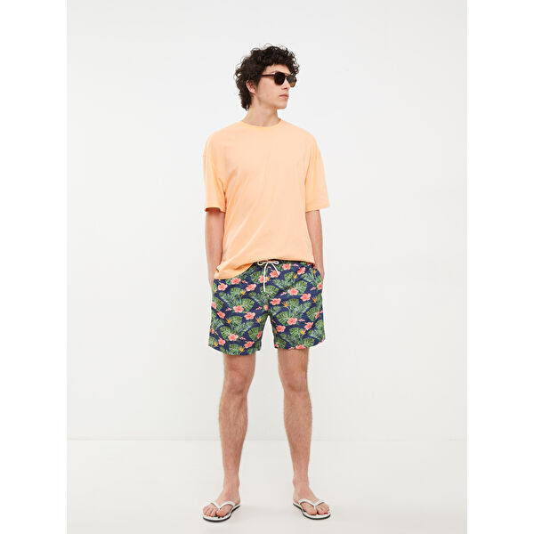 Kısa Boy Desenli Erkek Deniz Şortu Kısa Boy Desenli Erkek Deniz Şortu