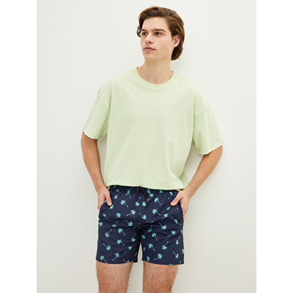Kısa Boy Desenli Erkek Deniz Şortu Kısa Boy Desenli Erkek Deniz Şortu