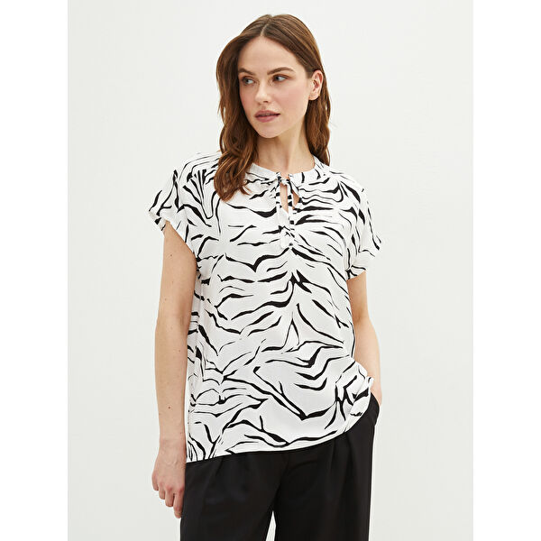 LCW CLASSIC Bağlamalı Yaka Desenli Kısa Kollu Viskon Kadın Bluz