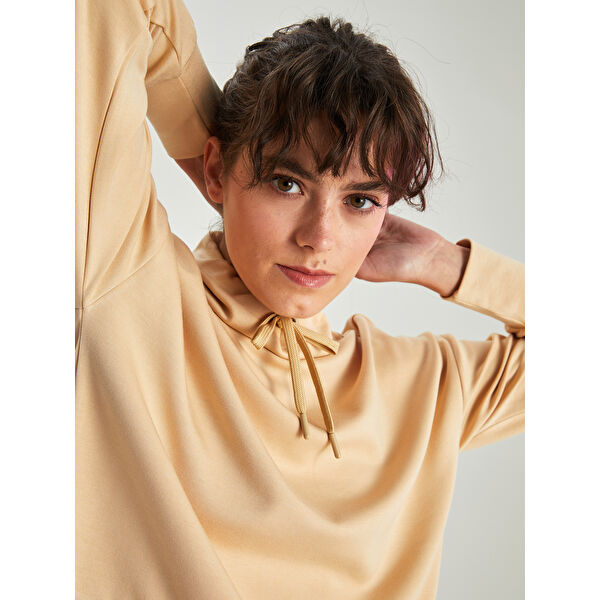 LCW ACTIVE Keşiş Yaka Düz Uzun Kollu Kadın Spor Sweatshirt LCW ACTIVE Keşiş Yaka Düz Uzun Kollu Kadın Spor Sweatshirt