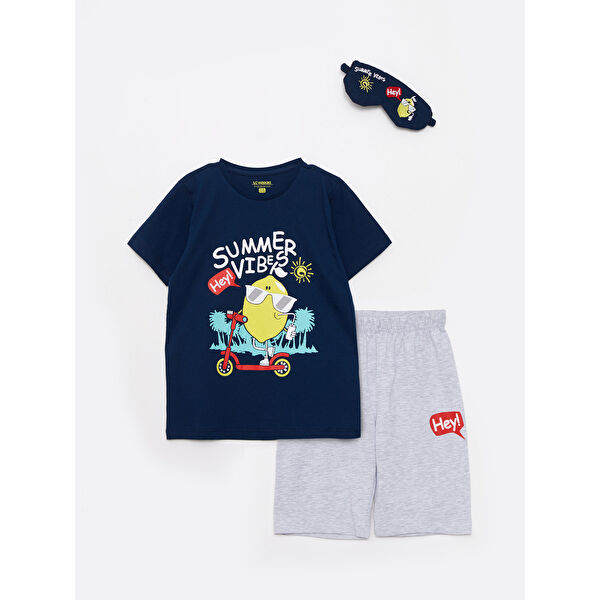Bisiklet Yaka Baskılı Kısa Kollu Erkek Çocuk Şortlu Pijama Takımı ve Uyku Gözlüğü Bisiklet Yaka Baskılı Kısa Kollu Erkek Çocuk Şortlu Pijama Takımı ve Uyku Gözlüğü