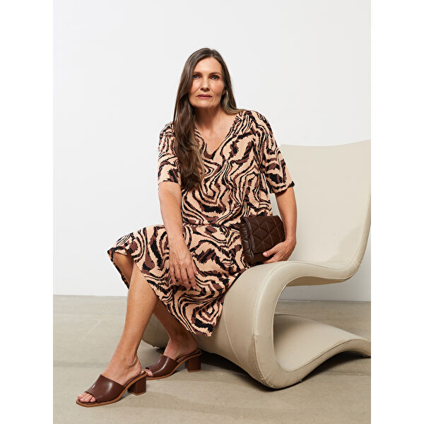 LCW GRACE V Yaka Çiçekli Kısa Kollu A Kesim Viskon Kadın Elbise